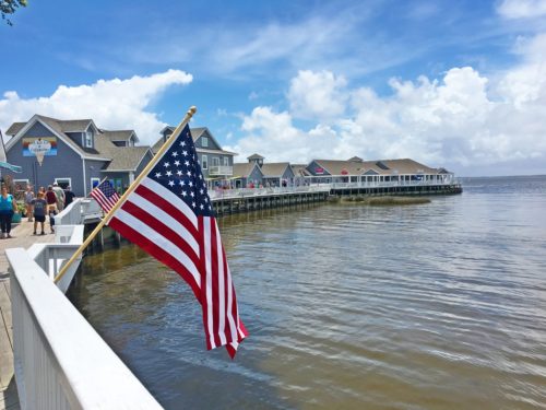 Duck Waterfront Shops & The Bluepoint Restaurant - Leeward Inn